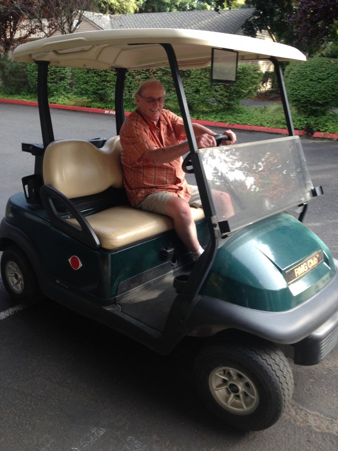 For sale Club Car 48V Golf Cart, 2010. Set of Spalding golf clubs ...